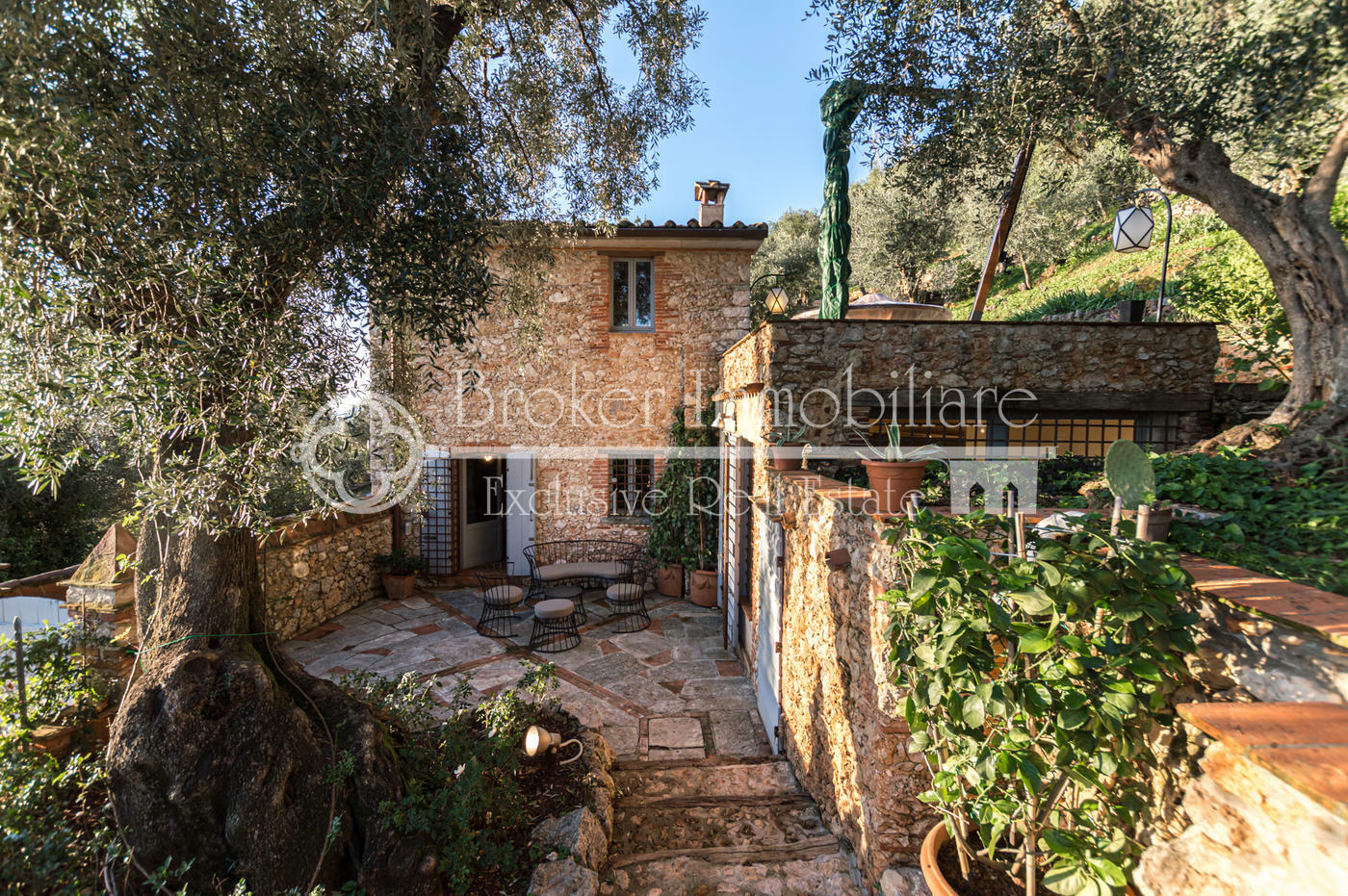 Delizioso rustico in vendita sulla prima collina di Pietrasanta