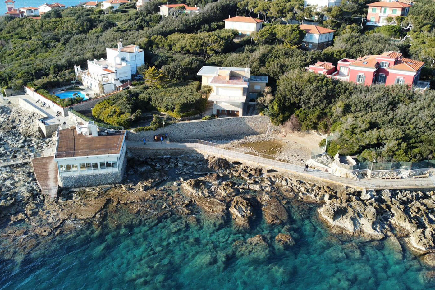 Esclusiva villa fronte mare in vendita a Castiglioncello | Broker ...