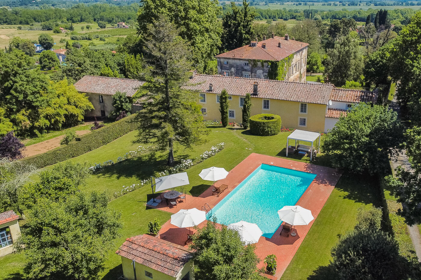 Esclusiva tenuta storica in vendita nella campagna Toscana | Broker ...
